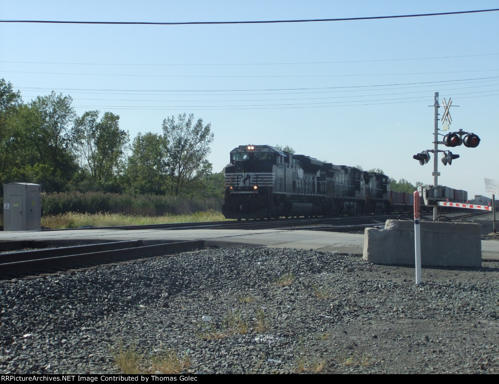 NS 2734 eastbound stacktrain